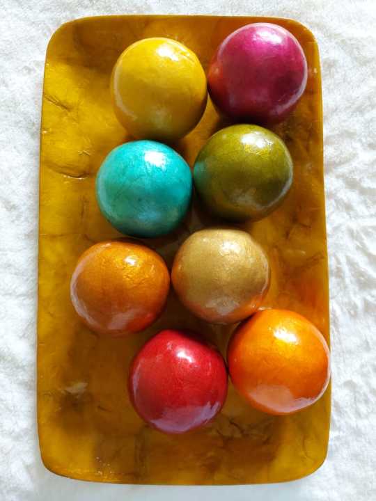 Capiz Elegant Set - 8 Colors Assorted Shimmer Balls with Capiz Tray ...