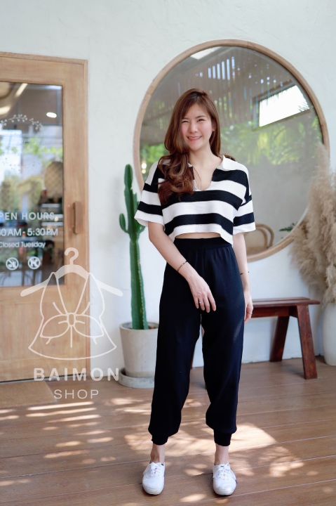 Sirawan ชุดเซต2ชิ้น ทรงสปอร์ต เสื้อครอปคอปก oversizeเว้าหน้าลายทาง+กางเกงขาสามส่วนขาจั๊ม ขอบเอว ...