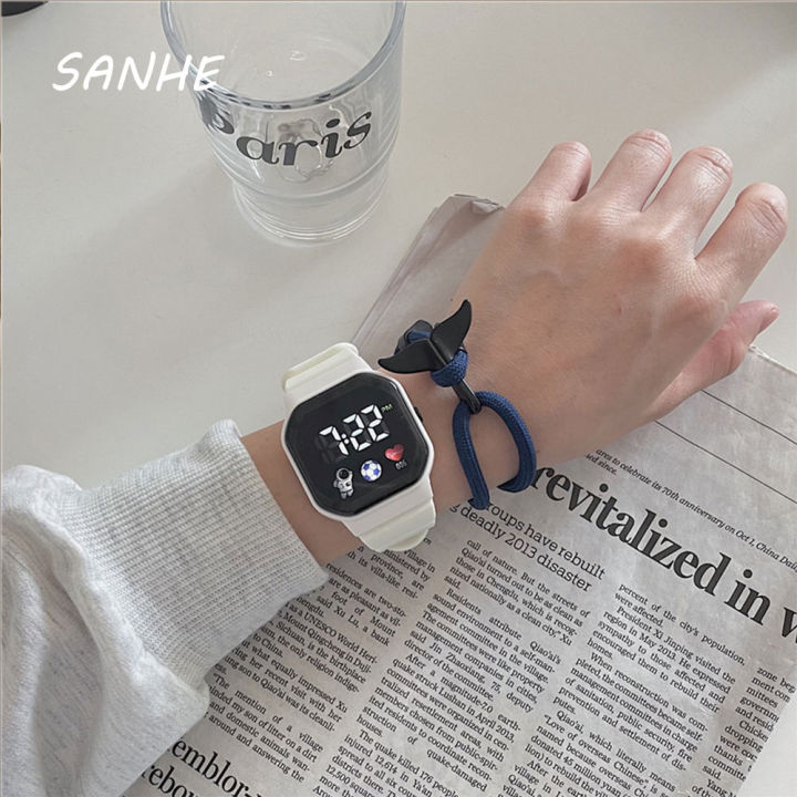 Sanhe แฟชั่นเกาหลีนาฬิกาสี่เหลี่ยมเล็กๆสำหรับผู้ชายและผู้หญิง Ins นักบินอวกาศ Led นักเรียนกีฬา ...