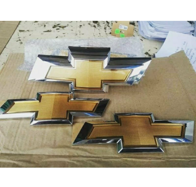 EMBLEM Lambang CHEVROLET Belakang SPIN ALL TYPE ORIGINAL GM sesuai Foto ...