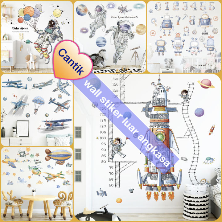 stiker dinding motif space astronot bawa balon, pesawat, pesawat kecil ...