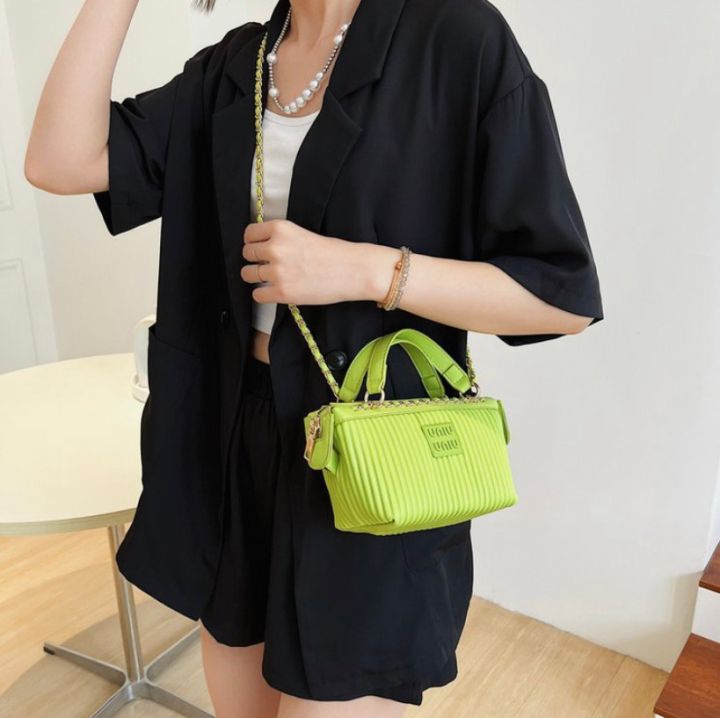 กระเป๋า miu min mini ขนาด : 10*16*11 cm มี 5 สี : ดำ ชมพู ฟ้า ขาว เขียว ...