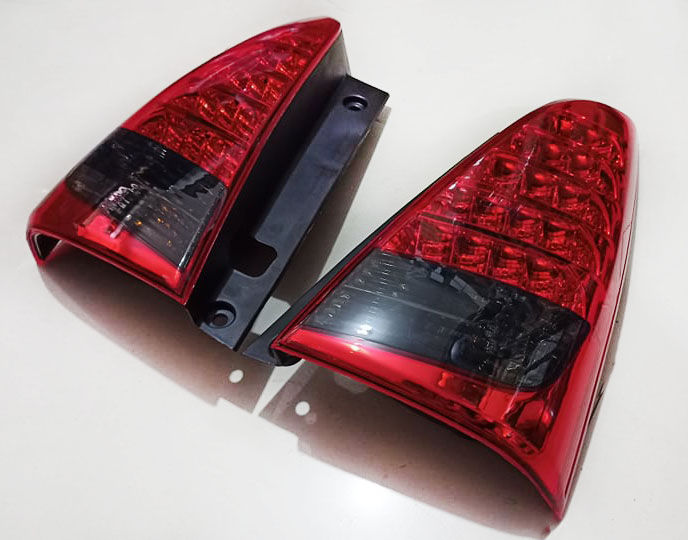 Toyota Innova 2005 to 2015 Red VLAND Tail Light Tail Lamp Assembly ...