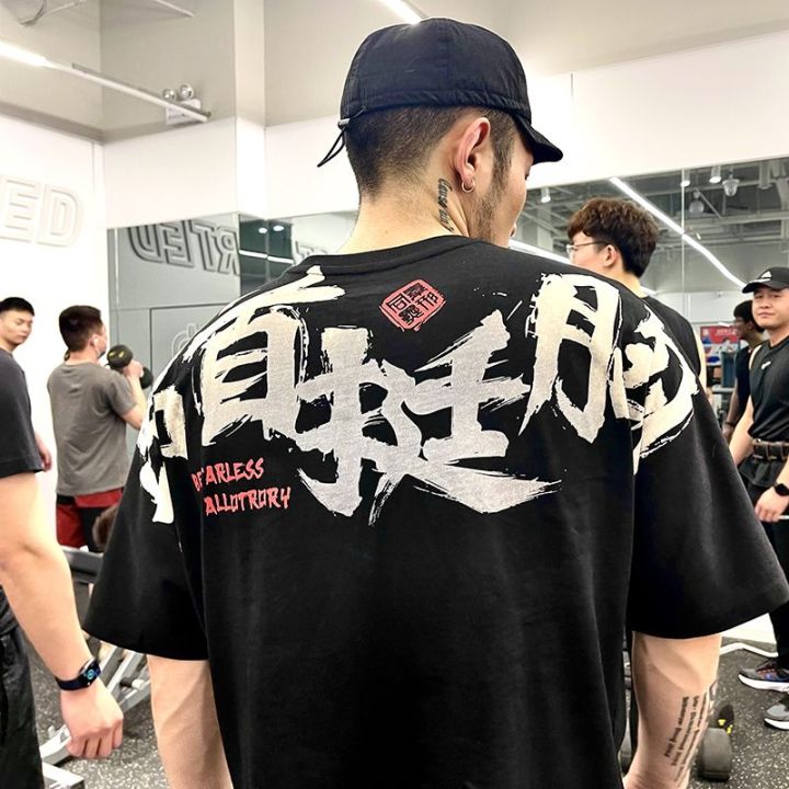 FULAIDA พิมพ์ลายผ้าฝ้ายเสื้อยืดออกกำลังกายผู้ชายทรงสูงและหลวมและมีขนาด ...