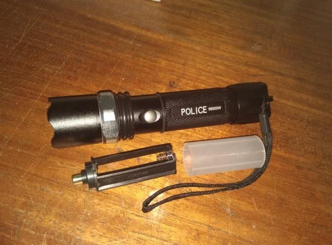 Senter Police 99000W hitam flashlight LED sinar putih 3 baterai AAA ...