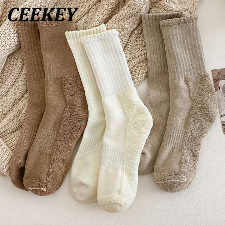 CEEKEY ถุงเท้าสำหรับผู้หญิงถุงเท้ายาวสีพื้นระบายอากาศซับเหงื่อสำหรับฤดู ...