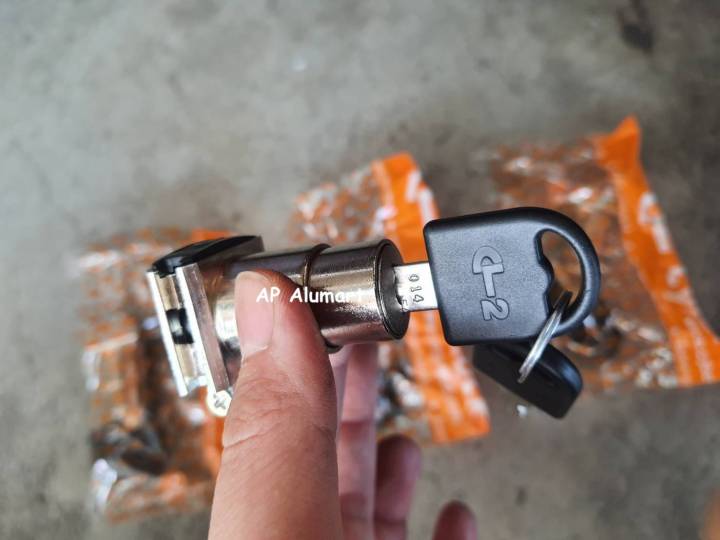 กุญแจล็อคตู้ บานสลับ cyber lock cyberlock ล็อคตู้ กุญแจ สำหรับหนีบกับกระจกขนาด 5 มิล ล็อคตู้ ...