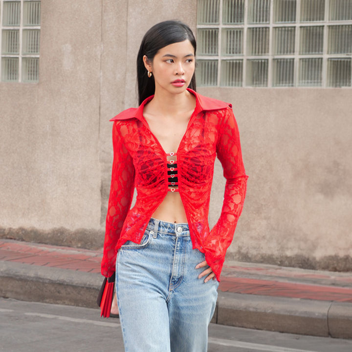 LUCA STUDIO_Genji top(Pre-order ส่ง10 ม.ค.) - เสื้อผ้าลูกไม้สีแดง แขนยาว มีปก ดีเทลรูดช่วงอกและ ...