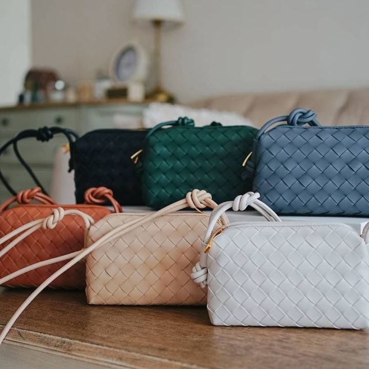 กระเป๋าหนังวัวสาน BV Mini Pouch | Lazada.co.th