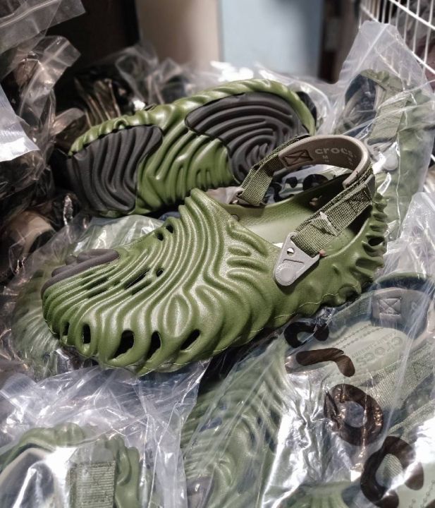 เพิ่งมาถึง รองเท้าแตะ Crocs Bogota Clogs ยางแท้100% รองเท้าคร็อค รุ่น ...