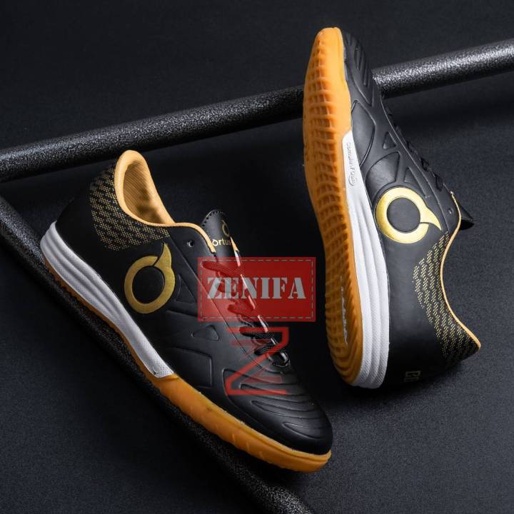 Sepatu Futsal Ortuseight Extent Olahraga Pria Outdoor White Black ...