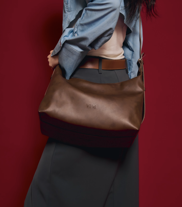 VIM HABITS กระเป๋าสะพายข้าง สะพายไหล่ ใช้ได้ทุกวัน สี Brown Wood | Lazada.co.th