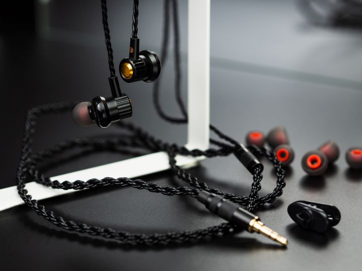 แถมฟรี หูฟังมะยม !!! Project B2B (Back to The Basic) หูฟัง In-ear ...