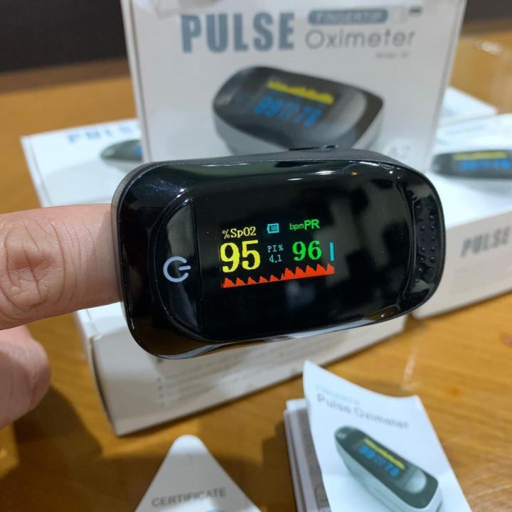 Fingertip Pulse Oximeter Monitor LED (HITAM) A2 - Akurat Layar Putar ...