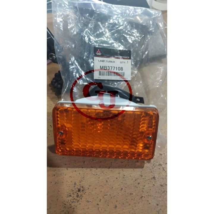 Lampu Sein Bumper Depan RH Mitsubishi L300 (MB377108) | Lazada Indonesia