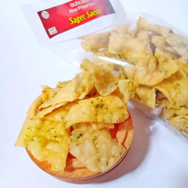 Snack Cumi Cumi Pangsit 250 Gram Keripik Kulit Pangsit Goreng Gurih ...