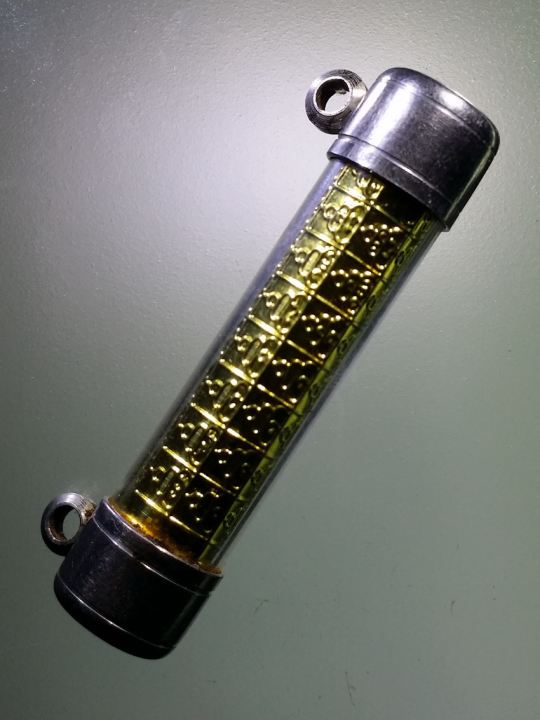 Antig LSD 048 ตะกรุดฝาบาตร แผ่นยันต์ขอมเชียง ที่ระลึกพิธีไหว้ครู หลวงพ่อเปิ่น วัดบางพระ จังหวัด ...