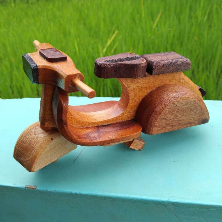 Miniatur kayu motor Vespa khas Jogja Souvenir Malioboro oleh oleh khas ...