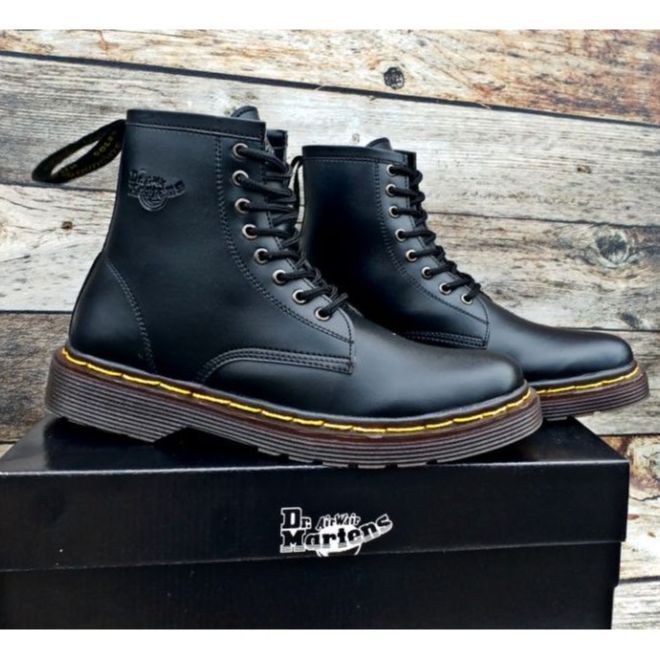 Sepatu Pria DM, Docmart Dr. Martens 8 Hole High Boots Murah -HITAM ...
