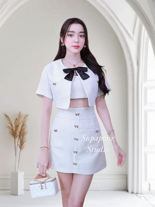 งานป้าย Bellita K247 การันตีเสื้อผ้าคุณภาพ ชุดเซ็ตเสื้อกระโปรง 4 ชิ้น ผ้าทวิตสีขาว เรียบหรูดูคุณ ...