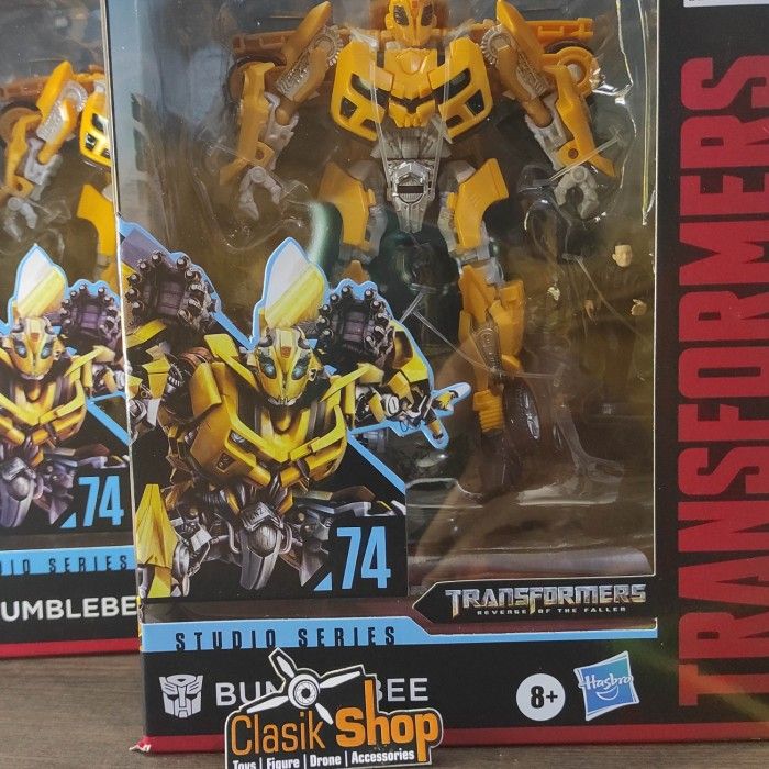 TRANSFORMERS Studio Series 74 Deluxe Class Bumblebee & Sam Witwicky ...