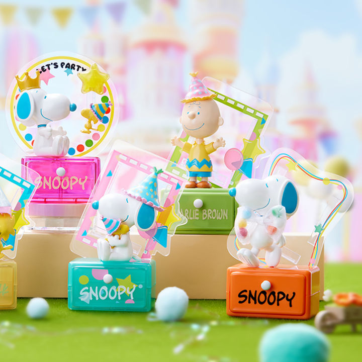 MINISO Snoopy ฉลองกล่องลึกลับน่ารักและทันสมัยกล่องทึบของเล่น1ชิ้น (สุ่ม ...
