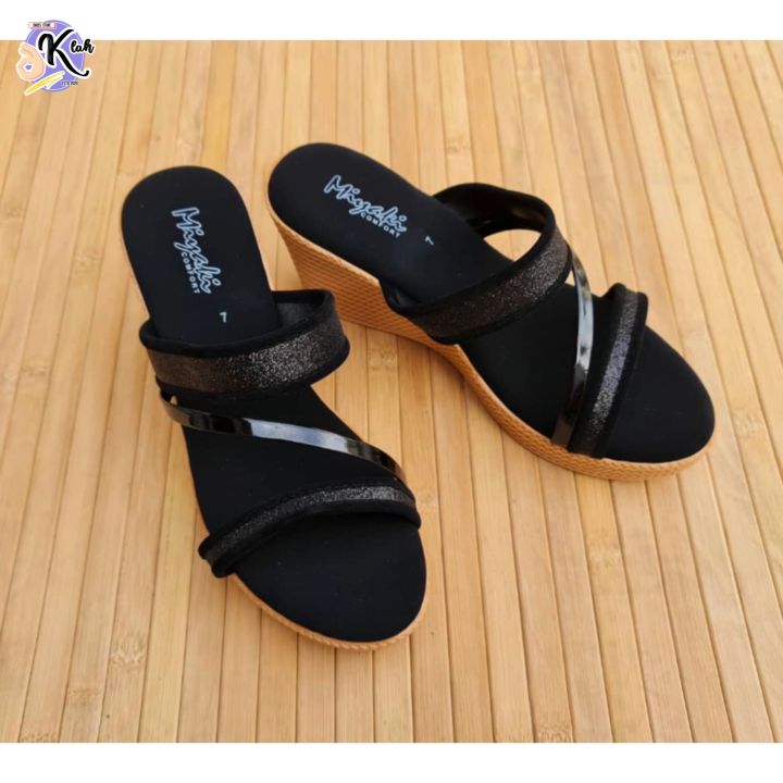 Korean Style New Design High Heels Black Surface Khakis Base Comfort ...