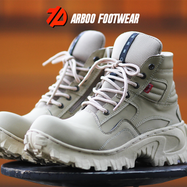 Sepatu Boot Pria Ujung Besi Kerja Lapangan Proyek Tracking Safety Anti ...