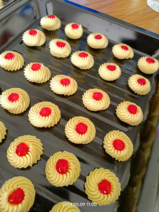 Swiss Tart Strawberry filling Premium Pure Butter Homemade Butter ...