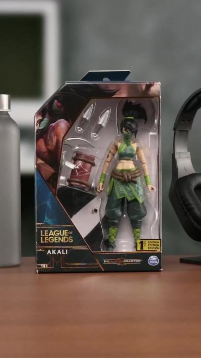 Akali Premium Collectible Action Figure with Base, Over 7-Inches Tall ...