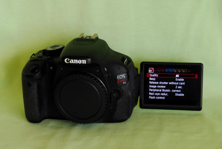 Canon 600D ซึ่งเป็นกล้องที่ใหม่ สด เพียบพร้อมด้วยอาวุธมากมายจนผมต้อง ...
