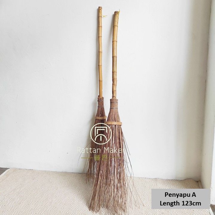 Penyapu lidi bertangkal berhulu Penyapu Buluh Lidi kelapa Batang Buluh ...