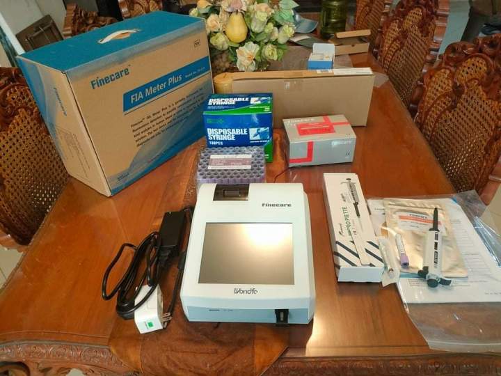 BUSINESS BUNDLE: Finecare Progesterone Machine with 1 Progesterone Test ...