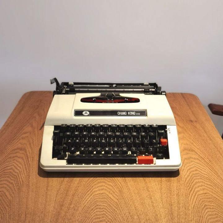 Typewriter Old English Typewriter Normal Use of Art Display Creative ...