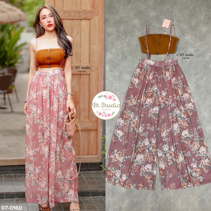 BT-Studio set 2ชิ้นเสื้อเกาะอกแต่งกระดุม 3เม็ดสม๊อคหลังมีฟองน้ำสีน้ำตาล แมทซ์กับเอี๊ยมลายดอกสาย ...