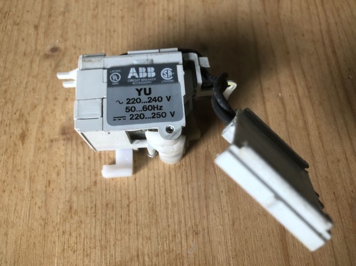 ขาย ชั้นทริป ABB Circuit Breaker Accessory Shunt Trip YU 50-60Hz 220 ...