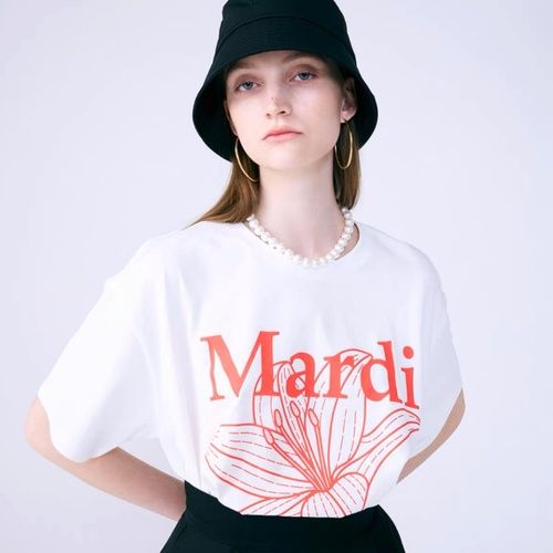 Áo thun ngắn tay in họa tiết của Mardi vàng bạc vàng cùng phong cách ...