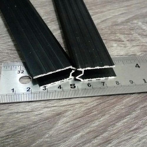 Siku List M / U Hitam 0.6mm panjang 3 meter (potong 3 bagian) | Lazada ...