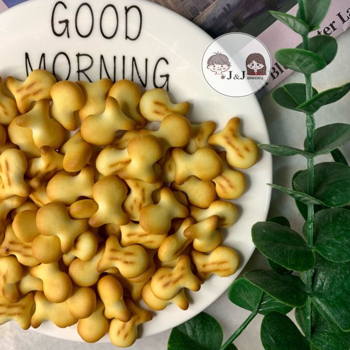 Biskut Ikan (HALAL) Flying Fish Biscuit Childhood 小飞鱼饼干 biskut timbang ...