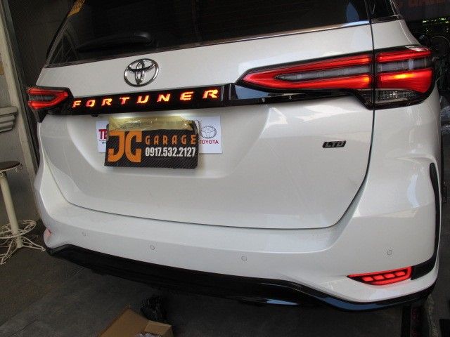 TOYOTA FORTUNER 2016 - 2025 TRUNK LED DUAL COLOR GLOSS BLACK | Lazada PH