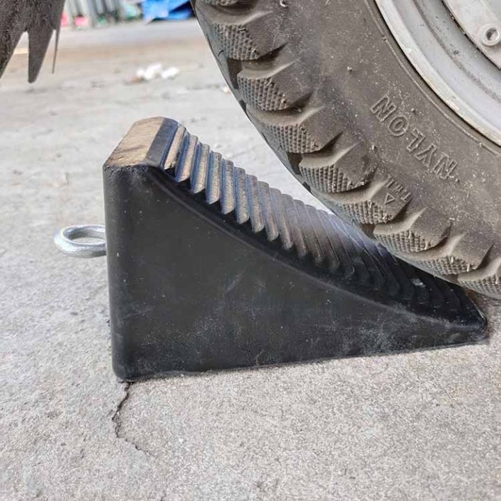 Ganjalan Ban Mobil Parkir Penahan Roda / Rubber Wheel Parking Chock ...