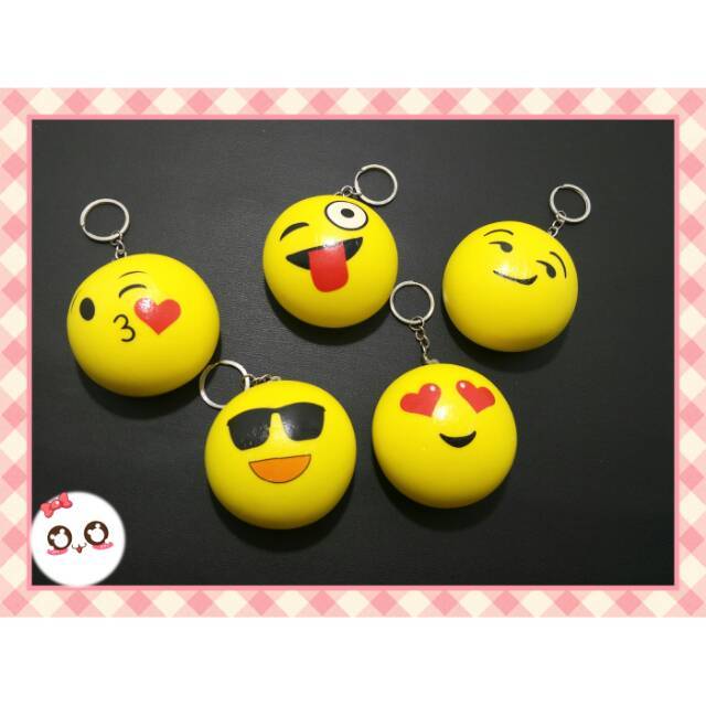 Squishi Emoticon Bun / Squishi Emoji Bulat Kuning Motif Emoticon ...