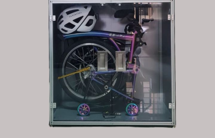 Bicycle storage / cabinet with TRANSPARENT ACRYLIC DOOR for folding ...