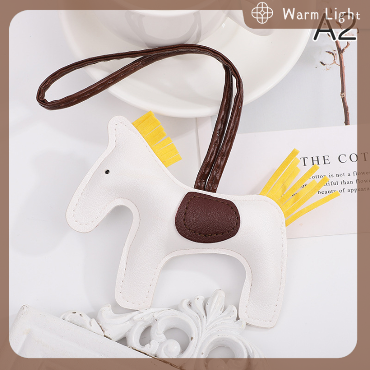 Warm Light PU หนังม้ารูปร่างแขวนพวงกุญแจสีตกแต่งสำหรับสุภาพสตรีกระเป๋า ...