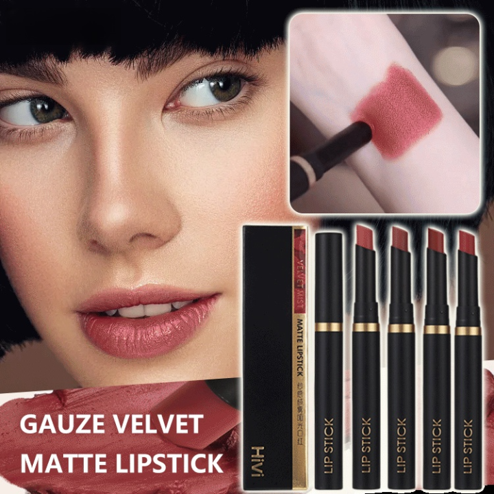 Female students moisturizing red velvet lip glaze | Lazada PH