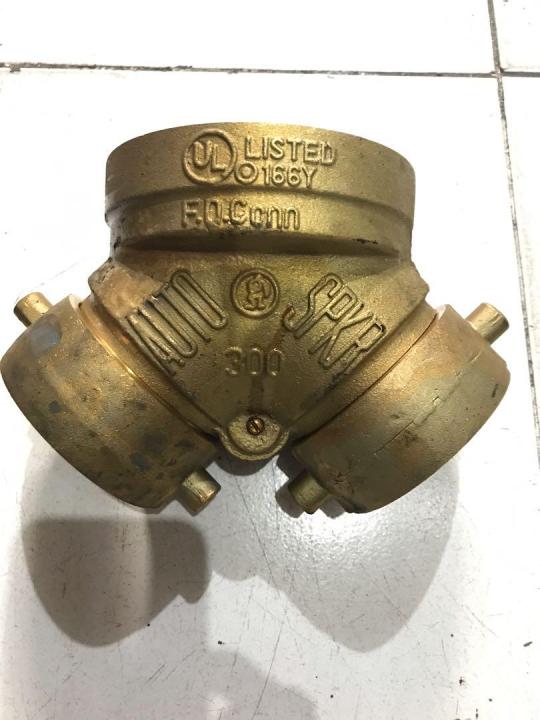 Siamese Twin Valve with Cap and Chain Giacomini 3 or 4" x 2 1/2" x 2 1/ ...