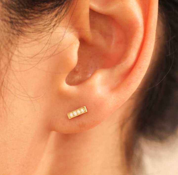 Mini Bar Stud ต่างหู with White Topaz | Lazada.co.th