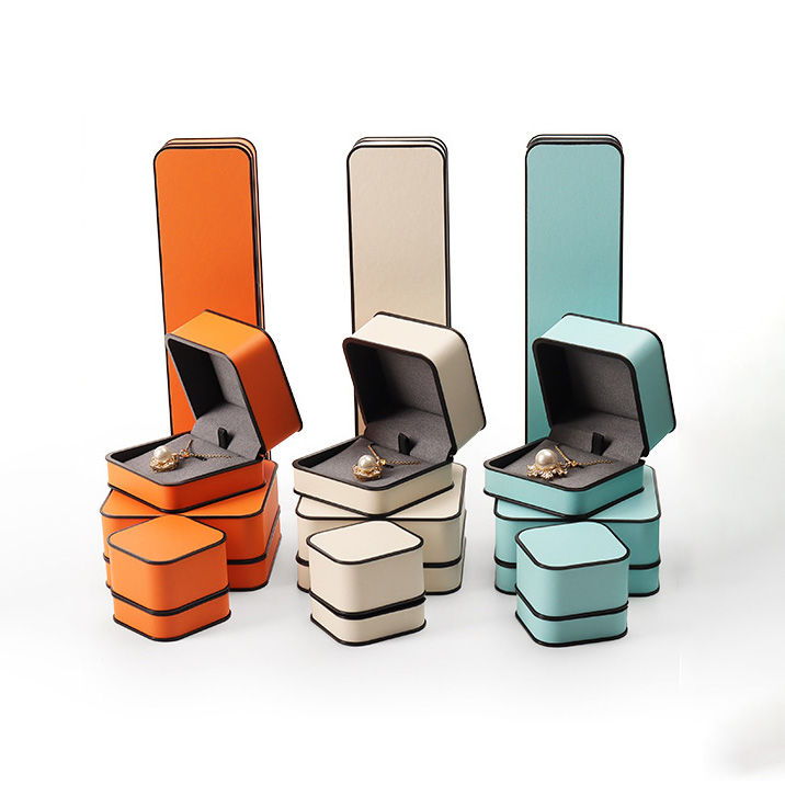 Jewelry Rounded Black Edge Jewelry Box Ring Pendant Bracelet Necklace ...