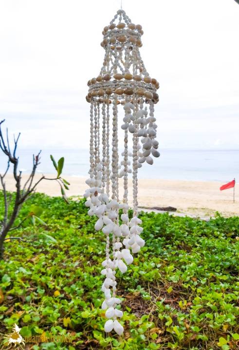 Andaman seashell โมบายแชนเดอเรียเปลือกหอย ทรงบันไดวนขาว ขนาด 5"x24 ...