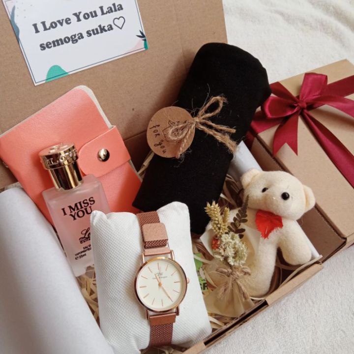 Kado ulang tahun special / gift box hampers / hadiah kado gift wisuda ...